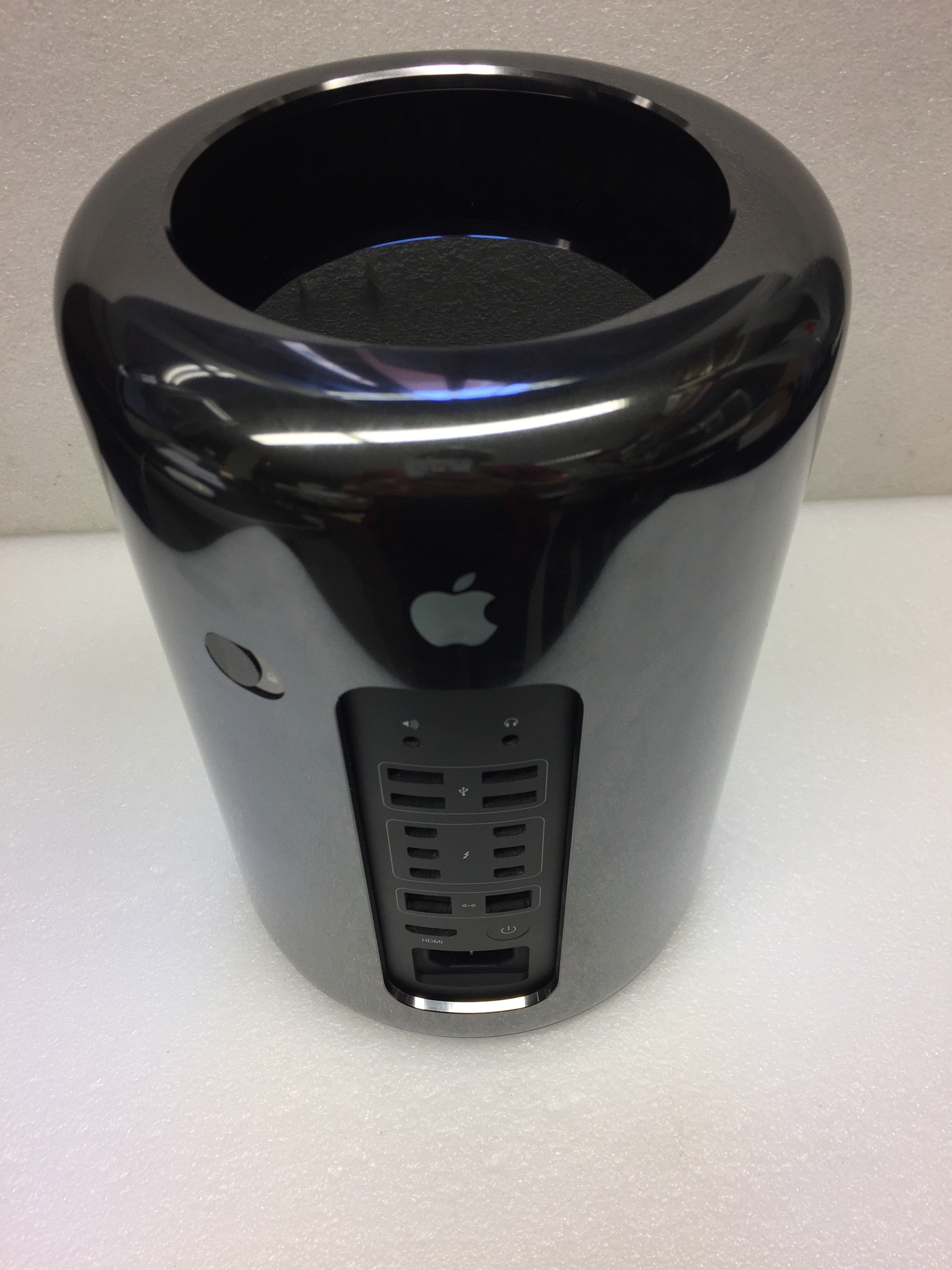 Mac Pro Black Intel Xeon E5 3,70 GHZ / 12 GB / SSD 256 Gb - mResell.es